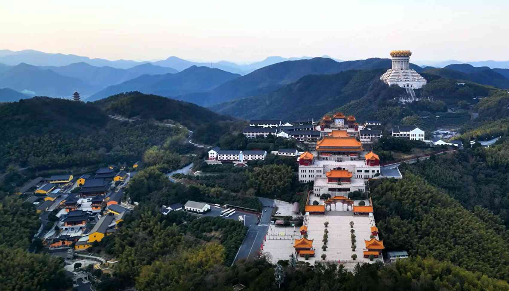 [Fotos] Altar Maitreya + Palácio do Céu Tusita + Palácio Foding | China ...